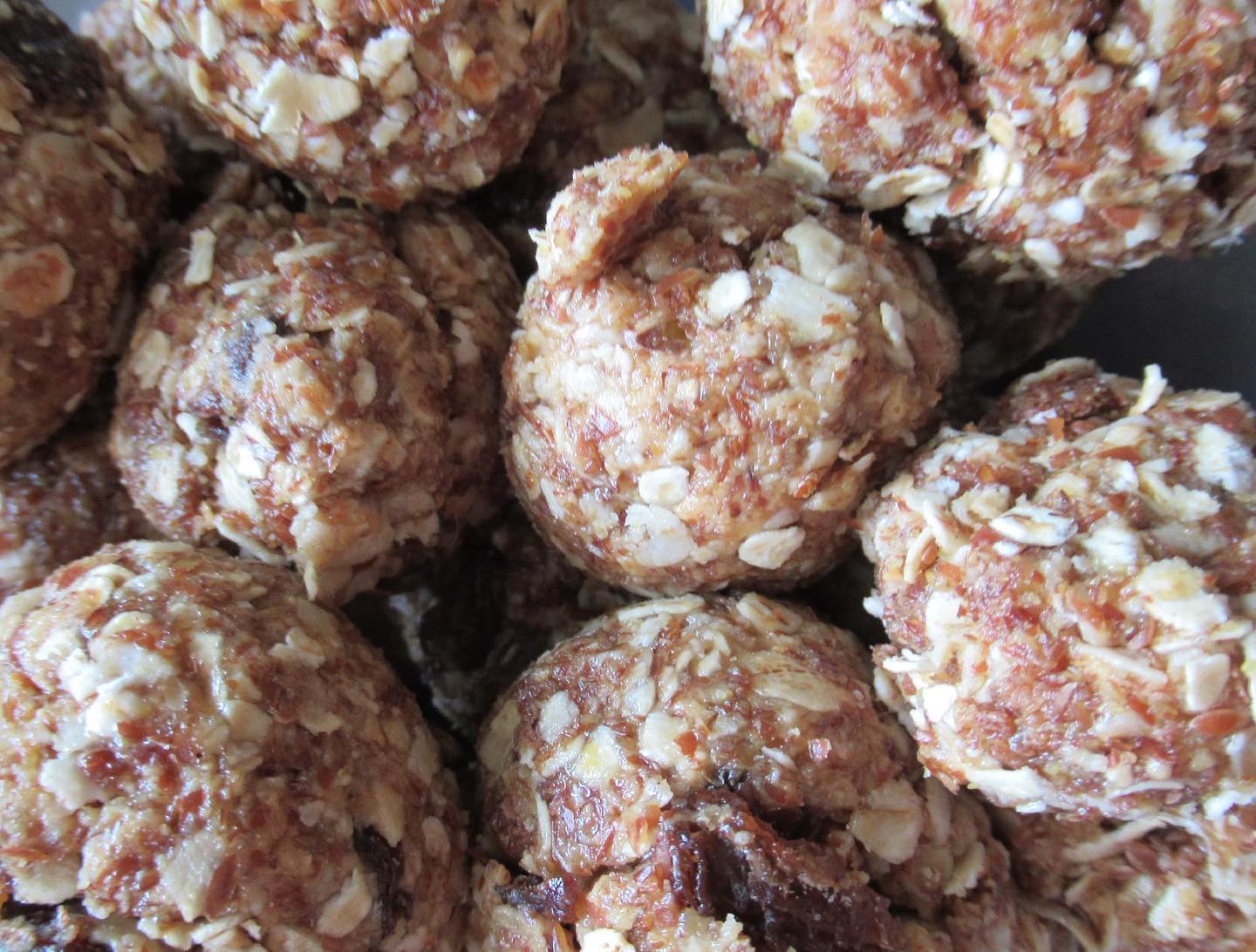 How to Make Cashew Raisin Energy Bites - Canuck Kitchen